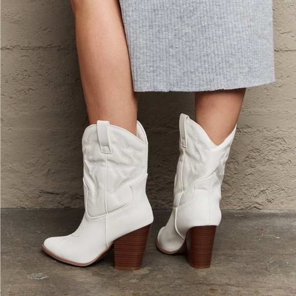 Wild Diva | Shoes | New Wild Diva Bella White Vegan Leather Cowboy ...